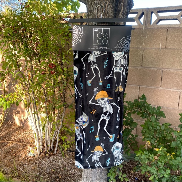 Deco | Bedding | Deco Halloween Spooky Skeleton Throw Blanket | Poshmark